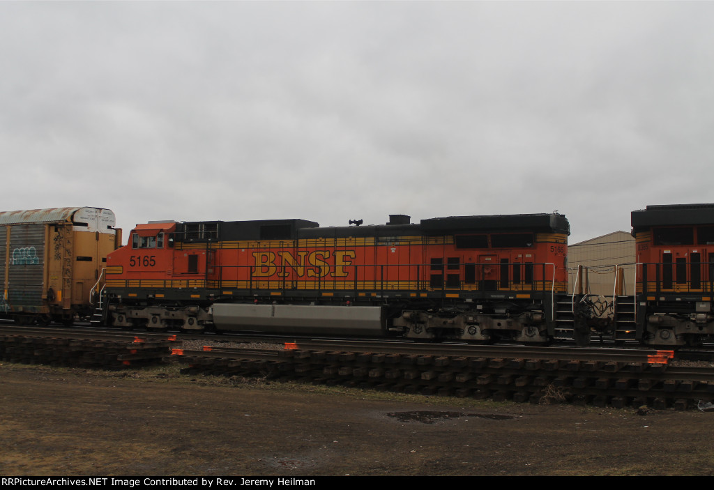 BNSF 5165 (1)